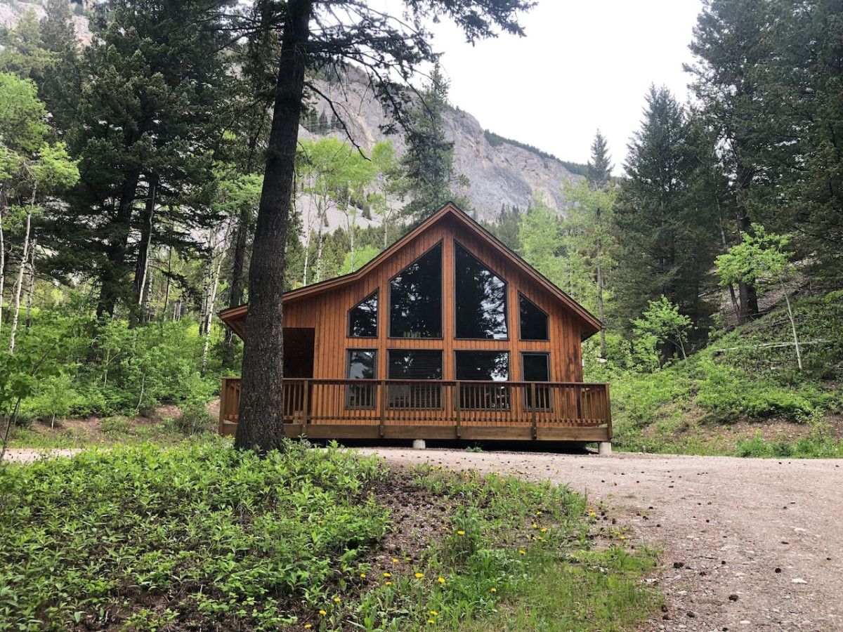 Crowsnest River Chalet - Yeti