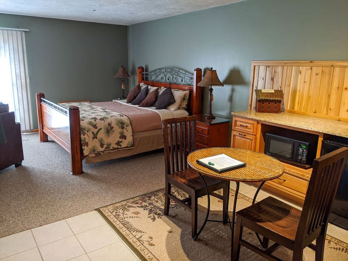 North Woods Room (Springbrook Inn)