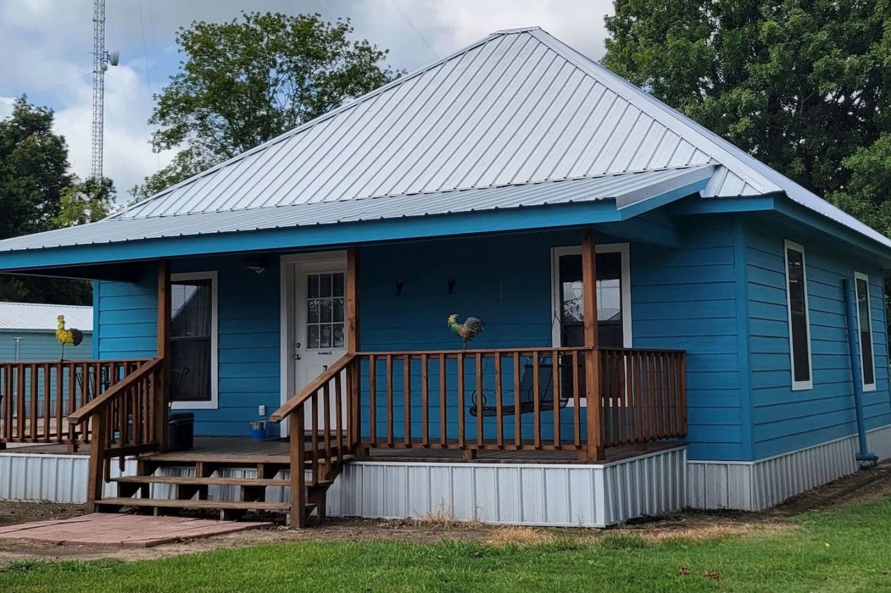 Peaceful cabin in orchard across from Lake Chicot!