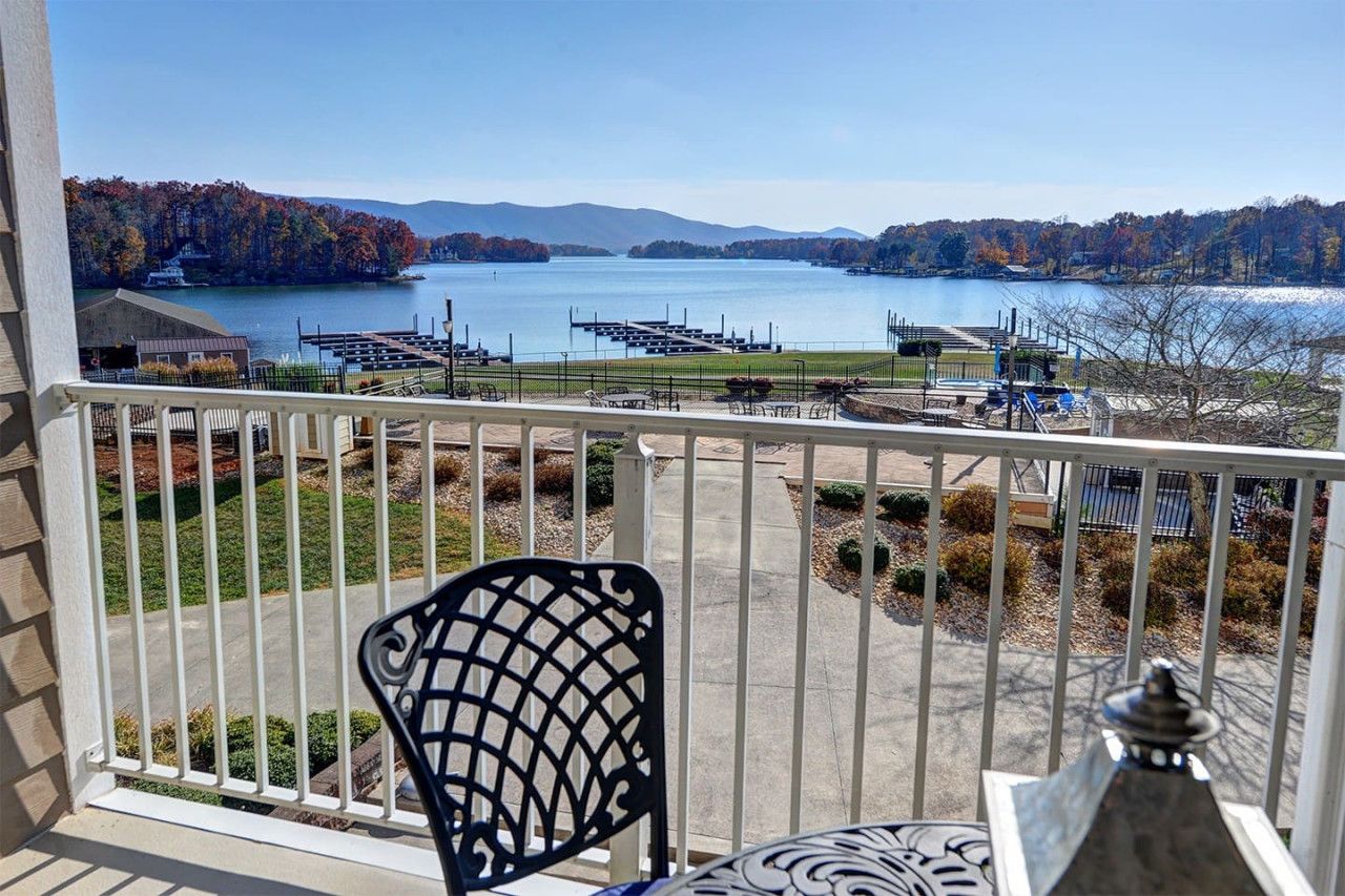 Lakefront Condo Resort, Amazing Lake & Mountain Views + Abundant Amenities