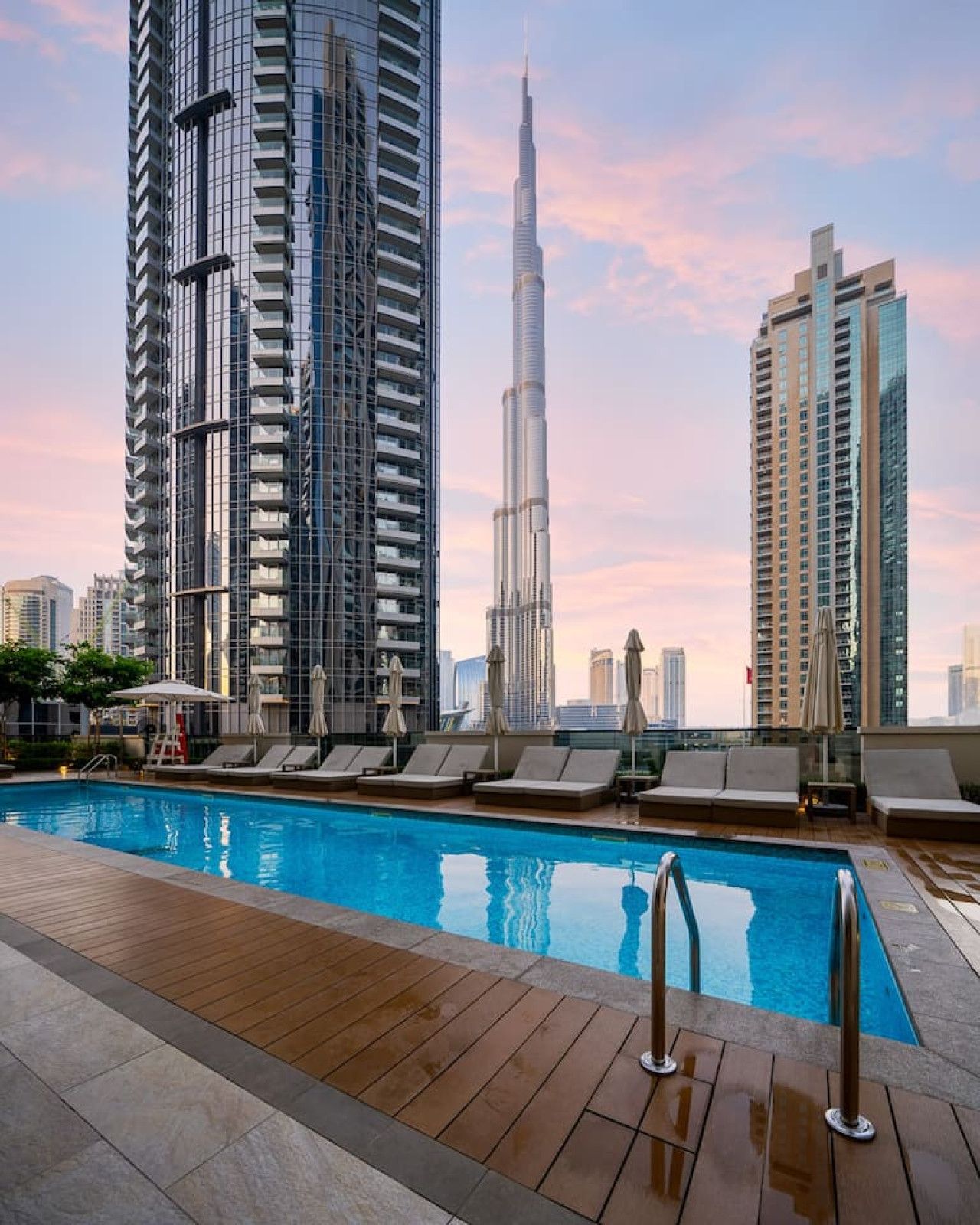5 MIN to BURJ & DUBAI MALL | POOL with BURJ VIEW