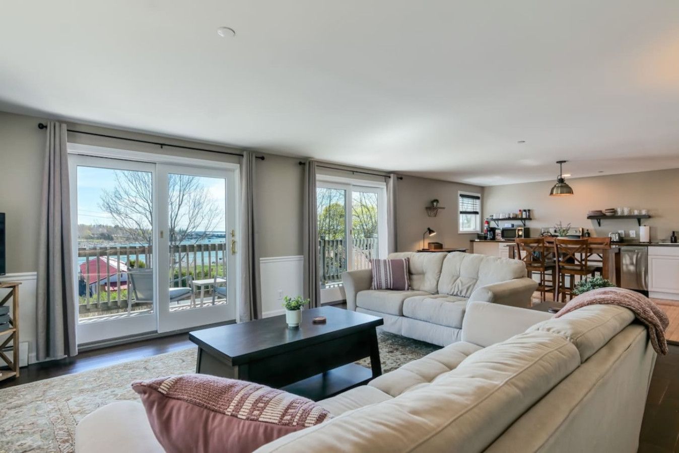 2BR Condo + Ocean Views in Downtown SW [Seaglass]