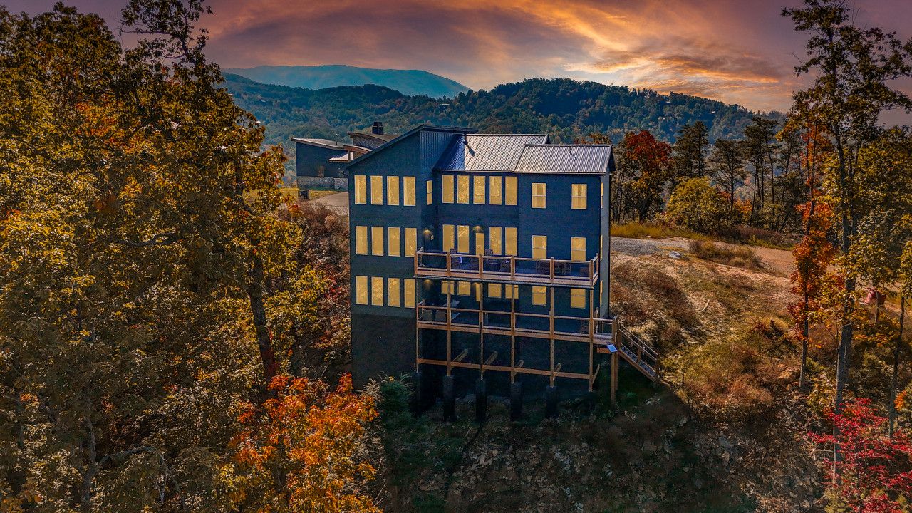 Elevation Escape: Pool, Hot Tub, Theater, Games!