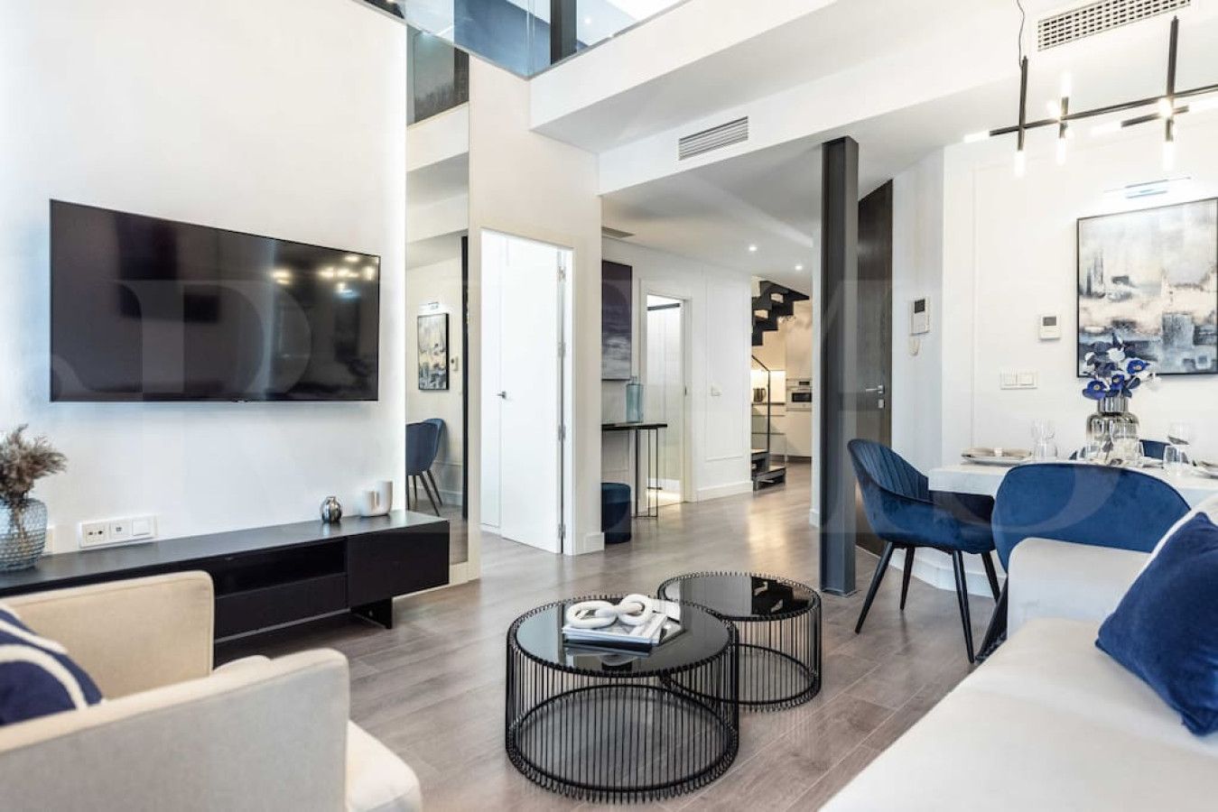 Contemporary luxe duplex in the heart of Malaga | REMS