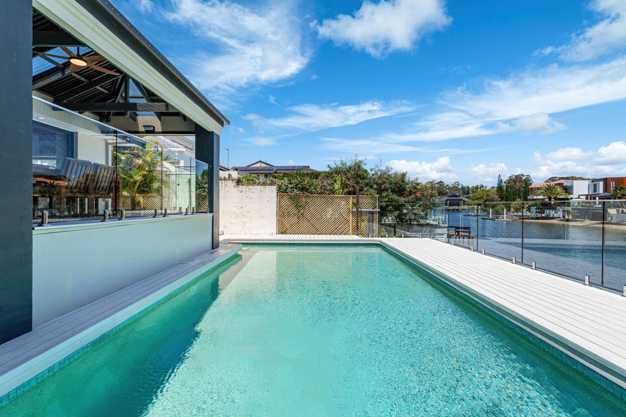 Luxury Waterside Oasis