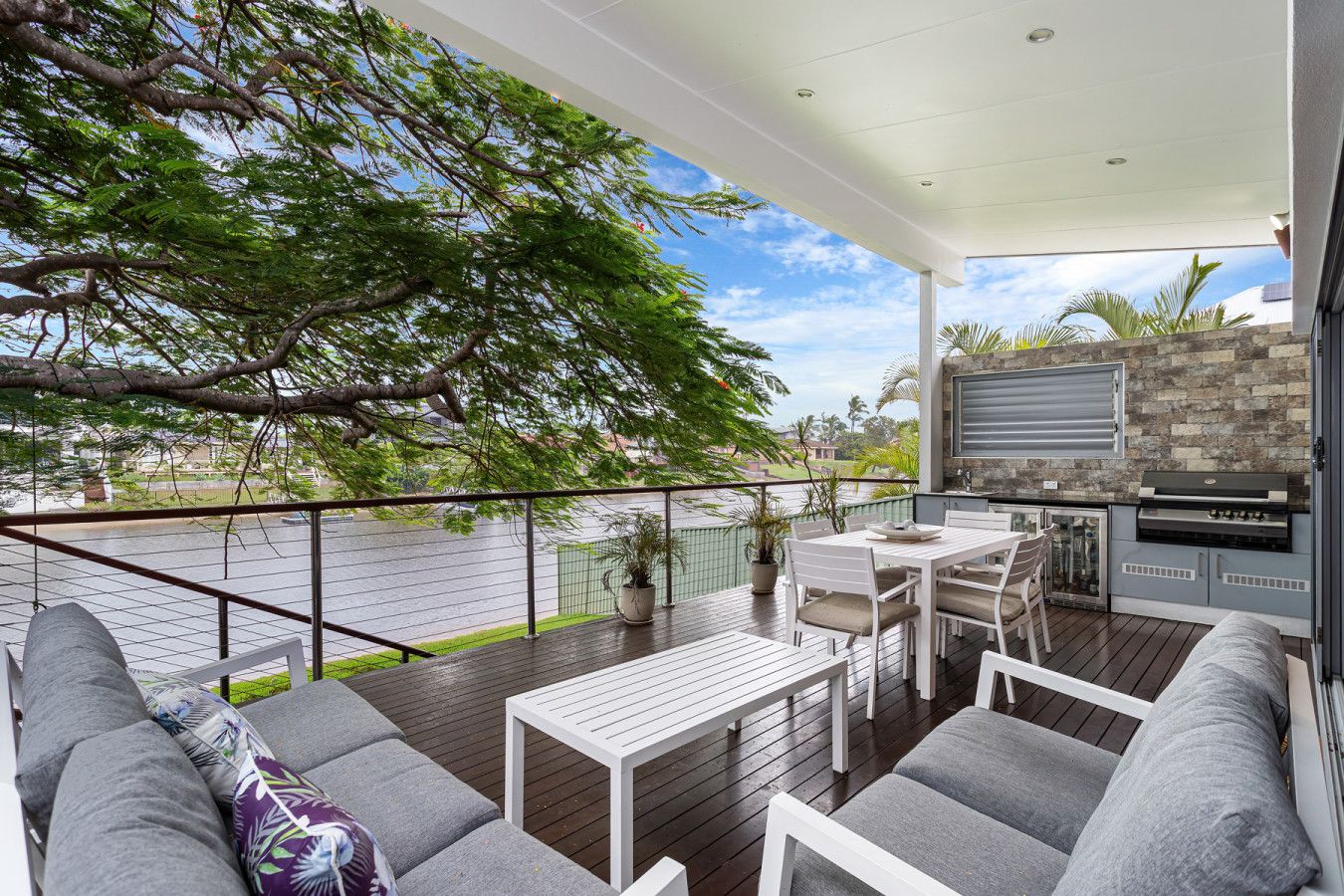 Mermaid Waters Waterfront Hideaway