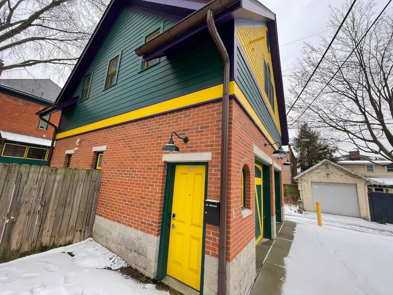 Cozy and Modern Short North Carriage House
