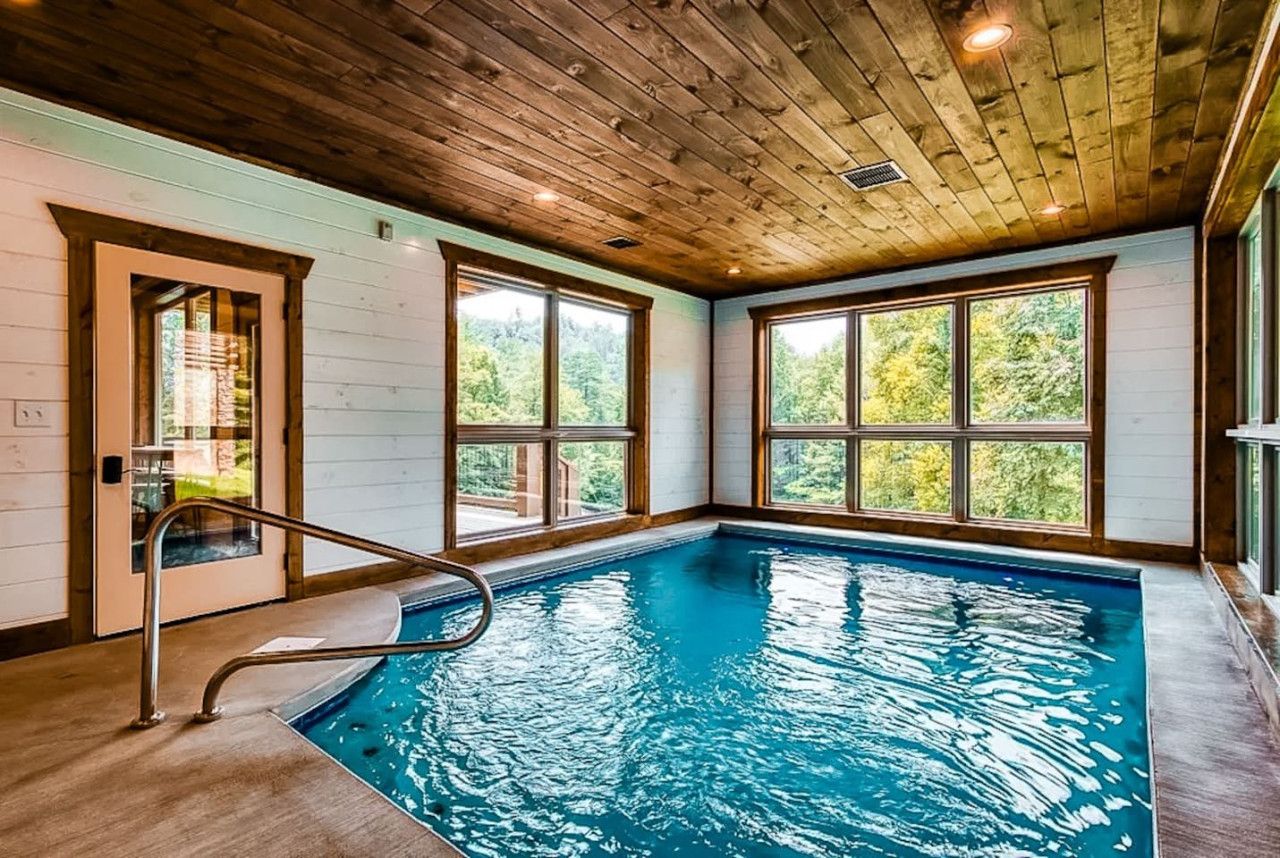 LUX Indoor POOL Cabin GameRoom Theatre & Hot Tub!