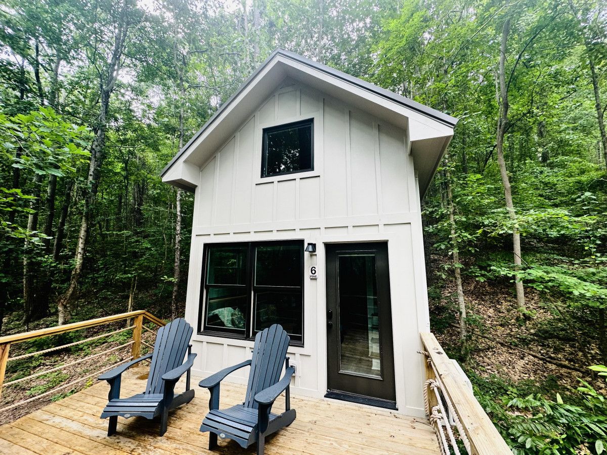 The Maple: Luxury Treehouse Near Lake Guntersville with Private Porch