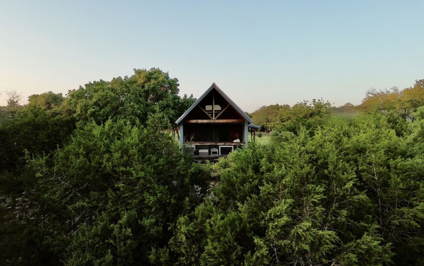 Blue Bonnet ↠ Cabin with view and Pro Coffee Setup, Pickleball