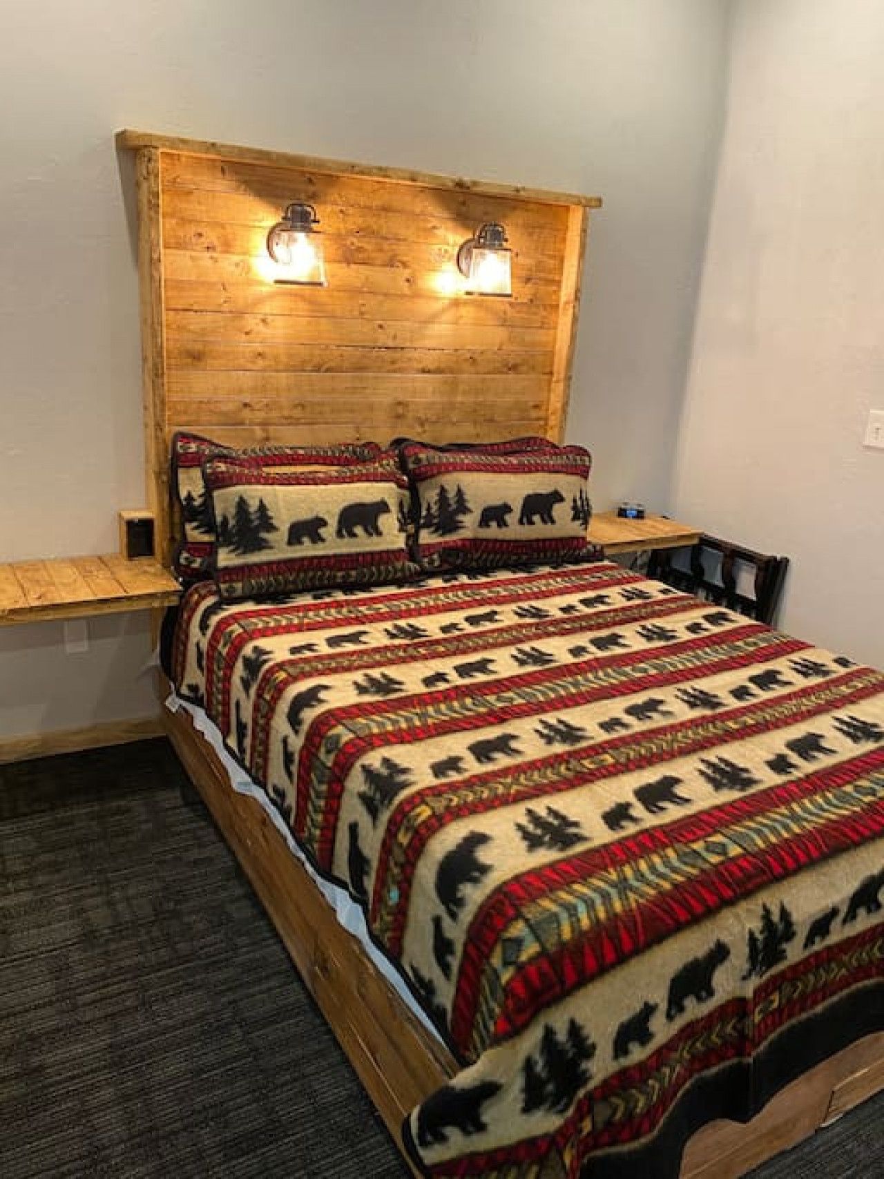 Ohiopyle/ Fallingwater Trailside Hotel 1 Queen Bed 1 Futon