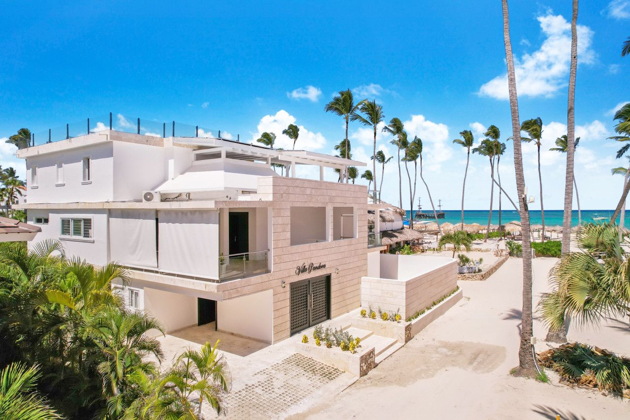 Villa Pandora: Beachfront, oceanview villa w/ heated pool, games, chef ...