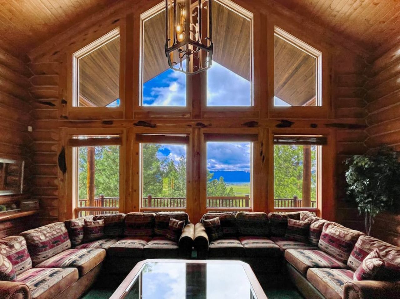 ELK RIDGE RETREAT· Luxury Log Cabin Near Cascade Lake, 80 Acres, RVs