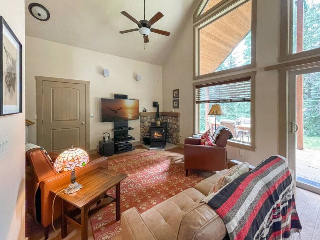 PINE CONE COTTAGE · Private Cabin at the Foot of the Mountains