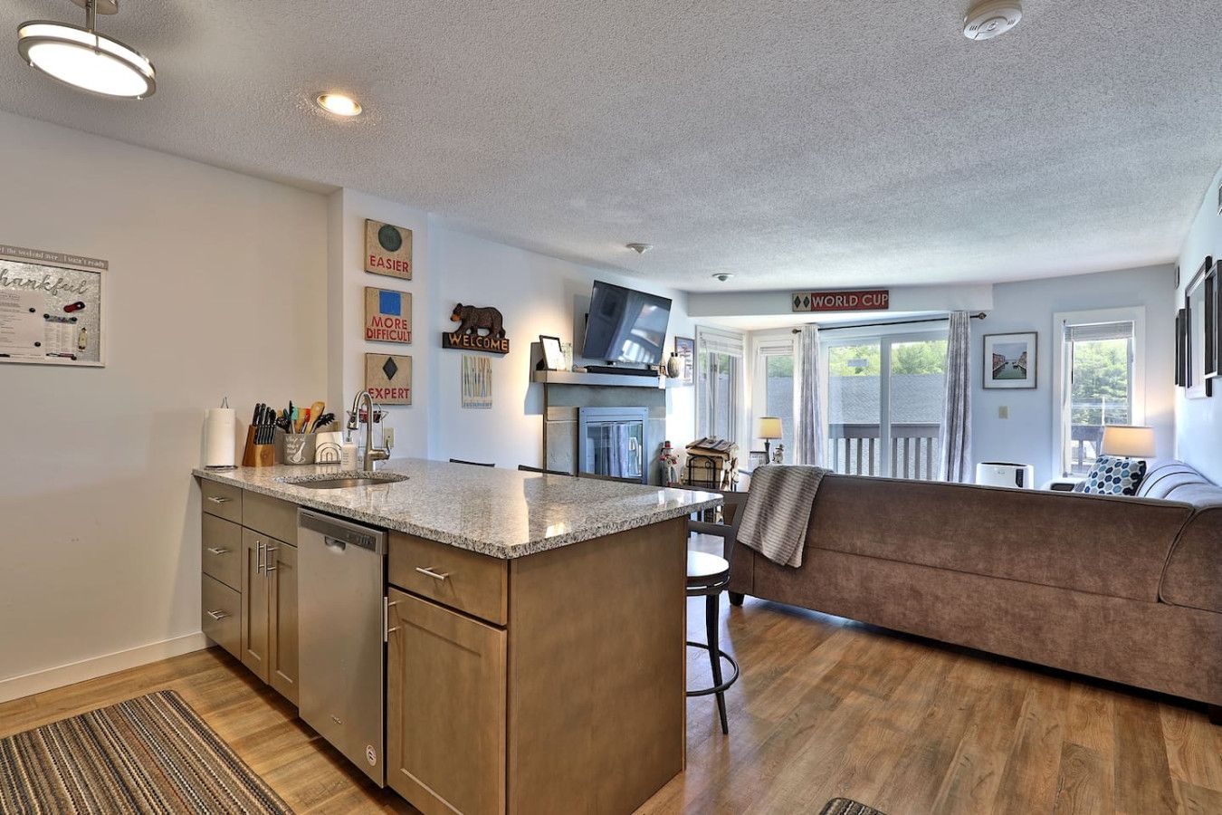 Okemo Mountain Lodge - Ski In/Ski Out - Sleeps Six!