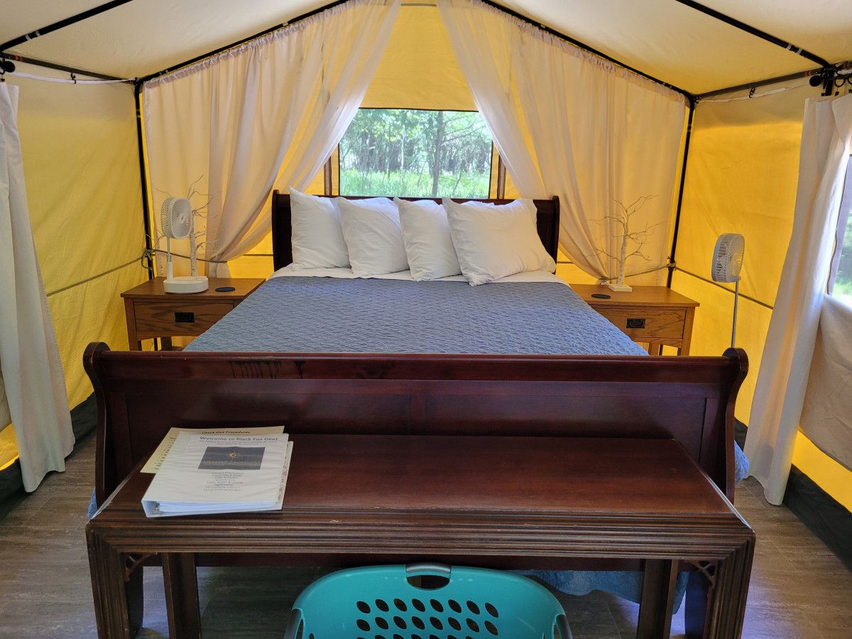 Black Fox Den: A Private Glamp - Heated Tent!