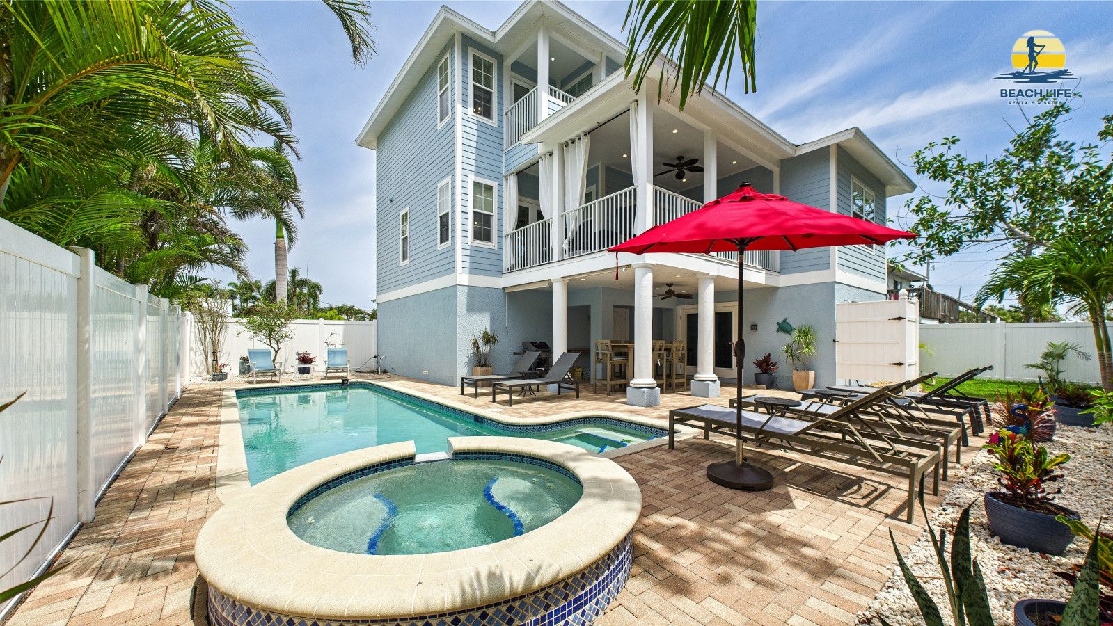 Fanta Sea: Pool, Hot Tub, Game Room, 7 Minute Walk to the Beach!