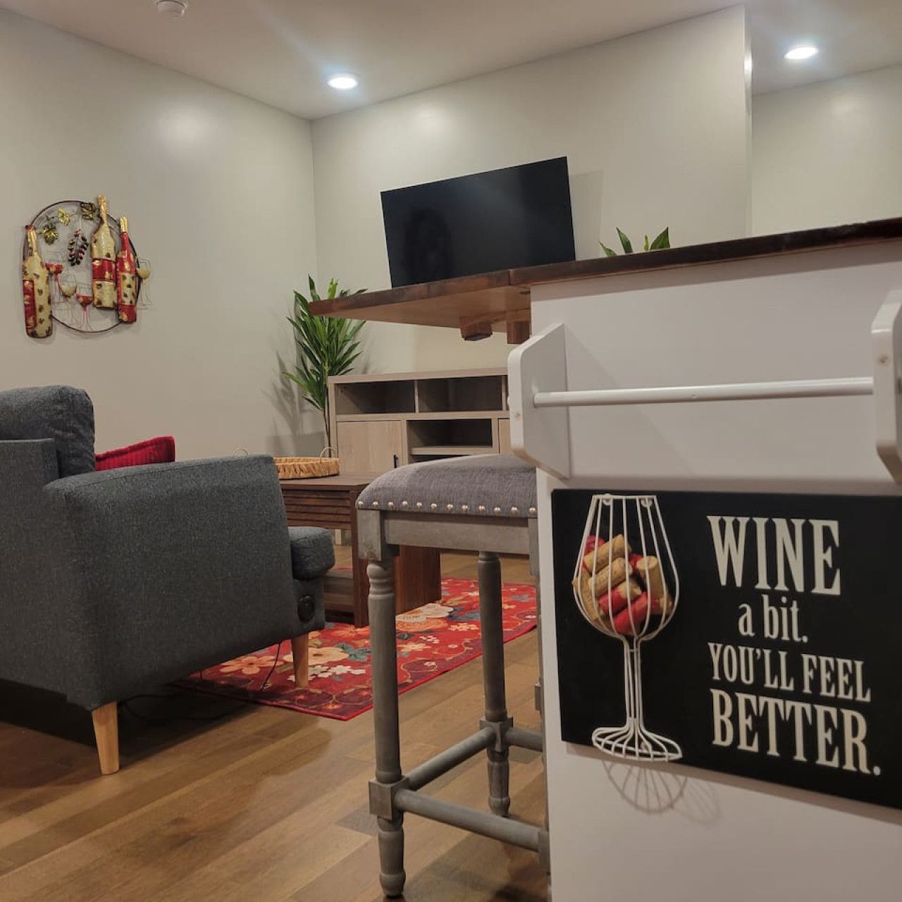 Modern Carriage House Escape – Rest, Work, Explore