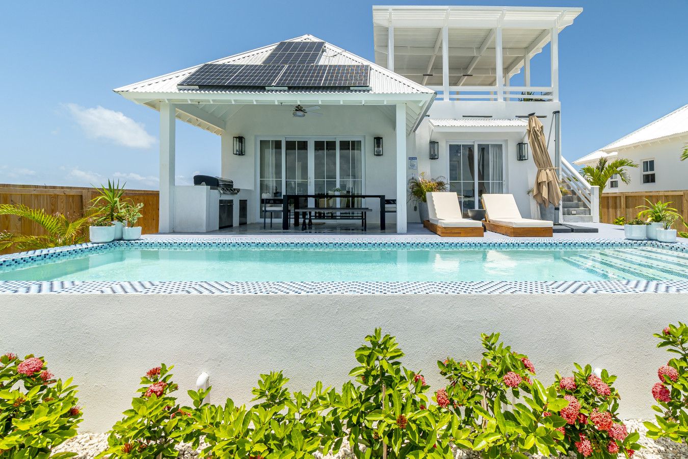 Canalfront Retreat & Mistico Beach Club + Boat Shuttle